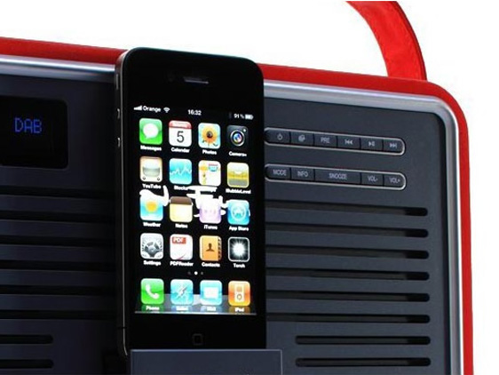 View Quest iPhone iPod Touch : Radio Stereo et Dock Retro - MaxiApple