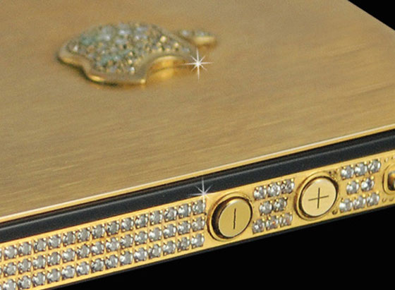 10 Millions de Dollars pour un iPhone 4S signe Stuart Hughes - MaxiApple