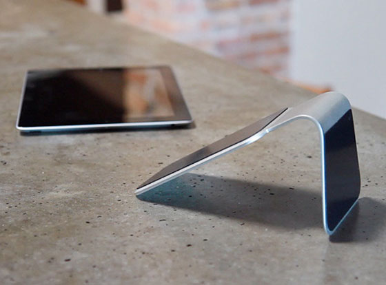 Dekke Slope : Support Nanofoam pour iPad Nexus Surface (vidéo) - MaxiApple