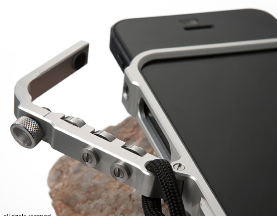 4Th Design Trigger iphone : Bumper en Titane Anodisé (vidéo) - MaxiApple