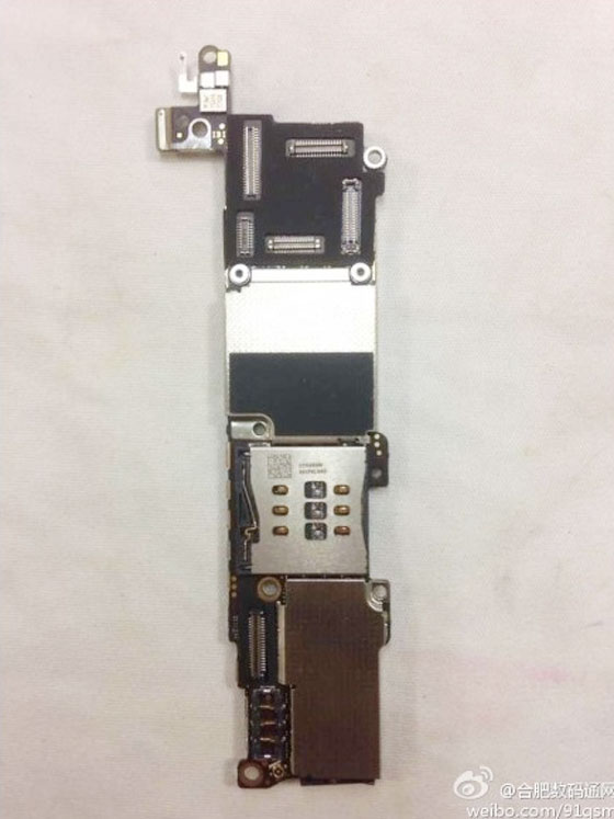 Rumeurs iPhone 5C et 5S : Emballages et Cartes Mères en Photos (images ...
