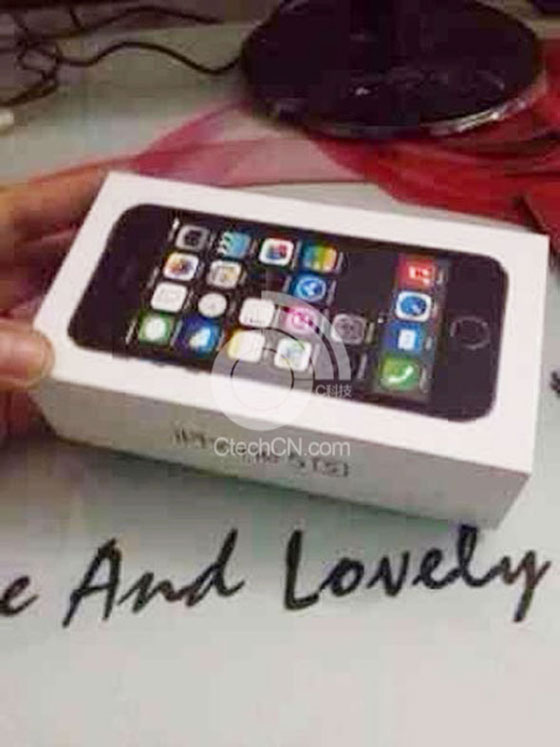 Rumeurs iPhone 5C et 5S : Emballages et Cartes Mères en Photos (images ...